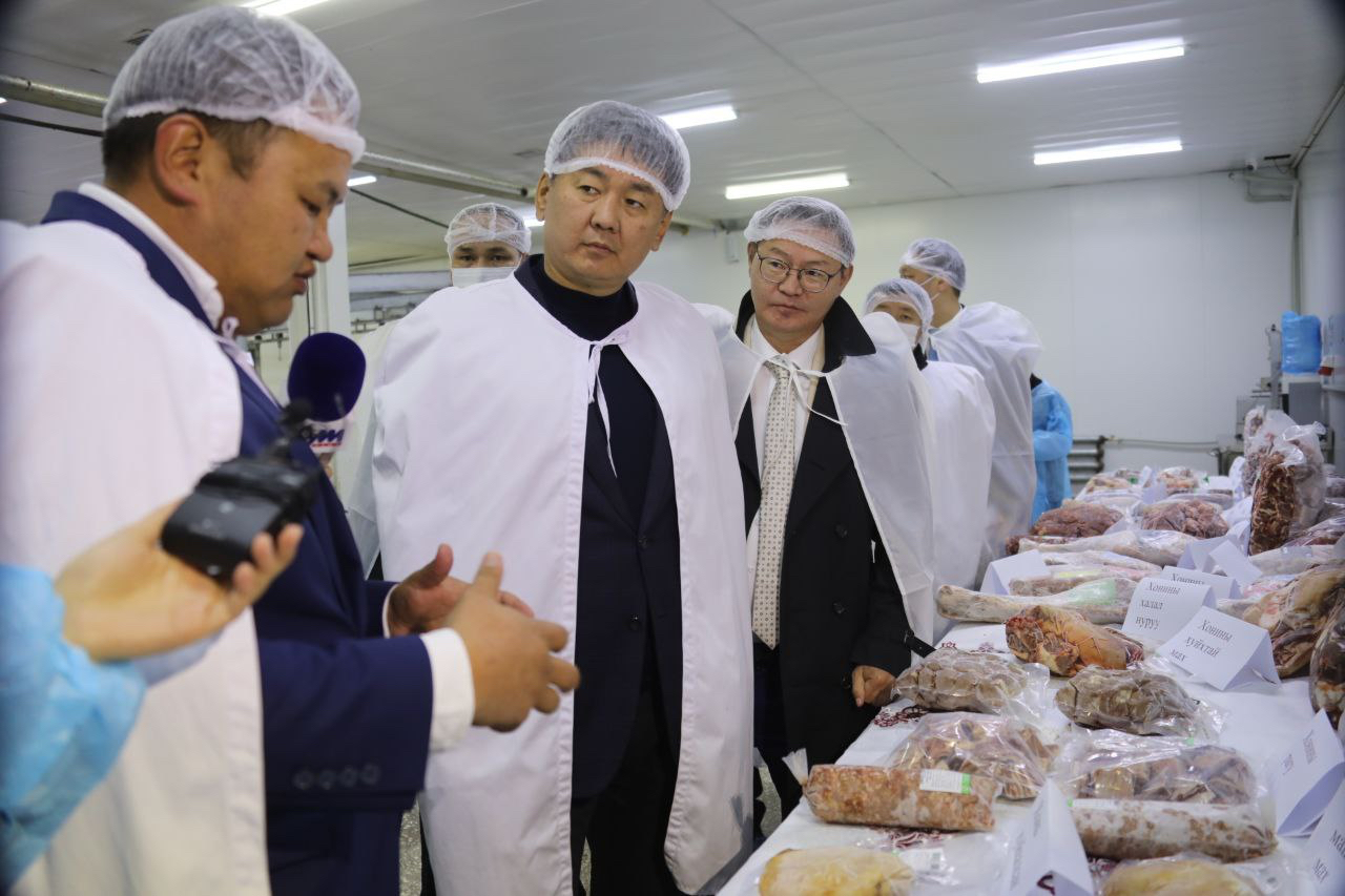 Монгол Улсын Ерөнхийлөгч Ухнаагийн Хүрэлсүх үндэсний үйлдвэрлэгч “Цалуут импекс” ХХК ийн