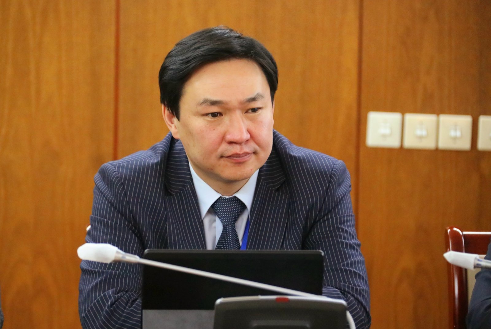 Хууль эрх зүйн орчныг сайжруулах болон санхүү төсвийн асуудлыг судалж