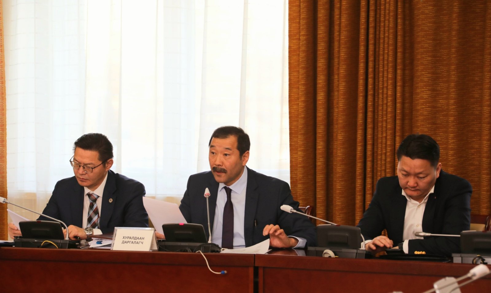 Хууль эрх зүйн орчныг сайжруулах болон санхүү төсвийн асуудлыг судалж