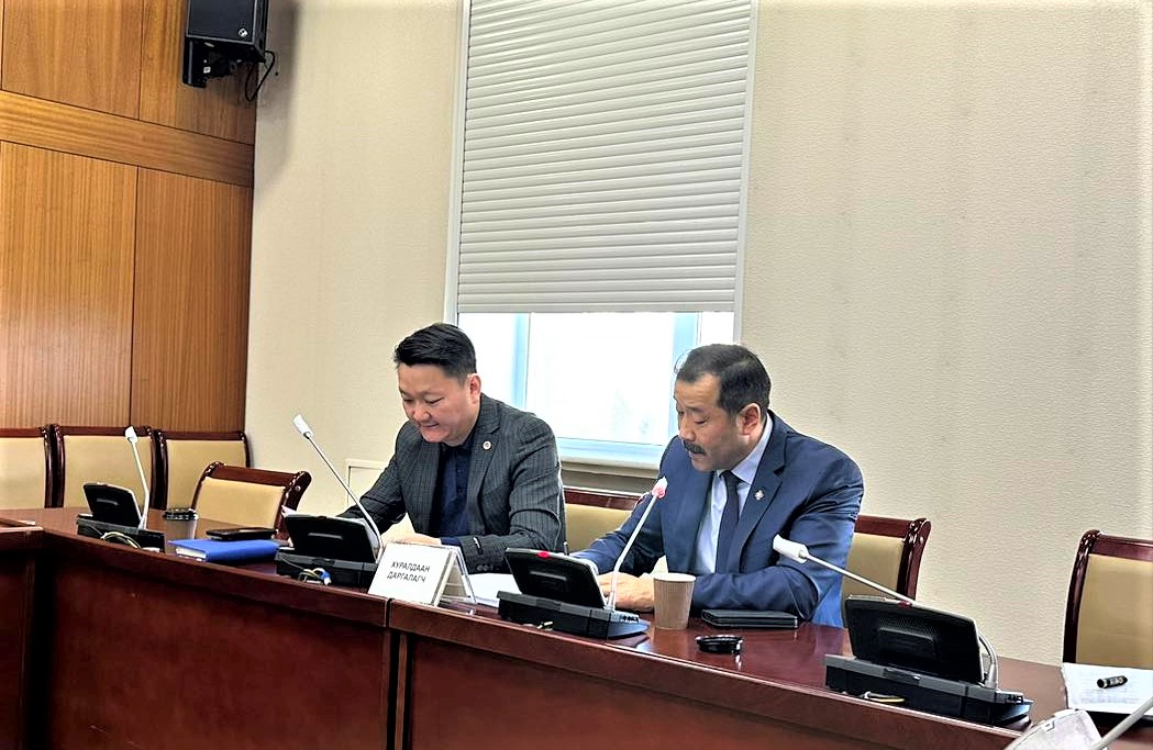 Хууль эрх зүйн орчныг сайжруулах болон санхүү төсвийн асуудлыг судалж