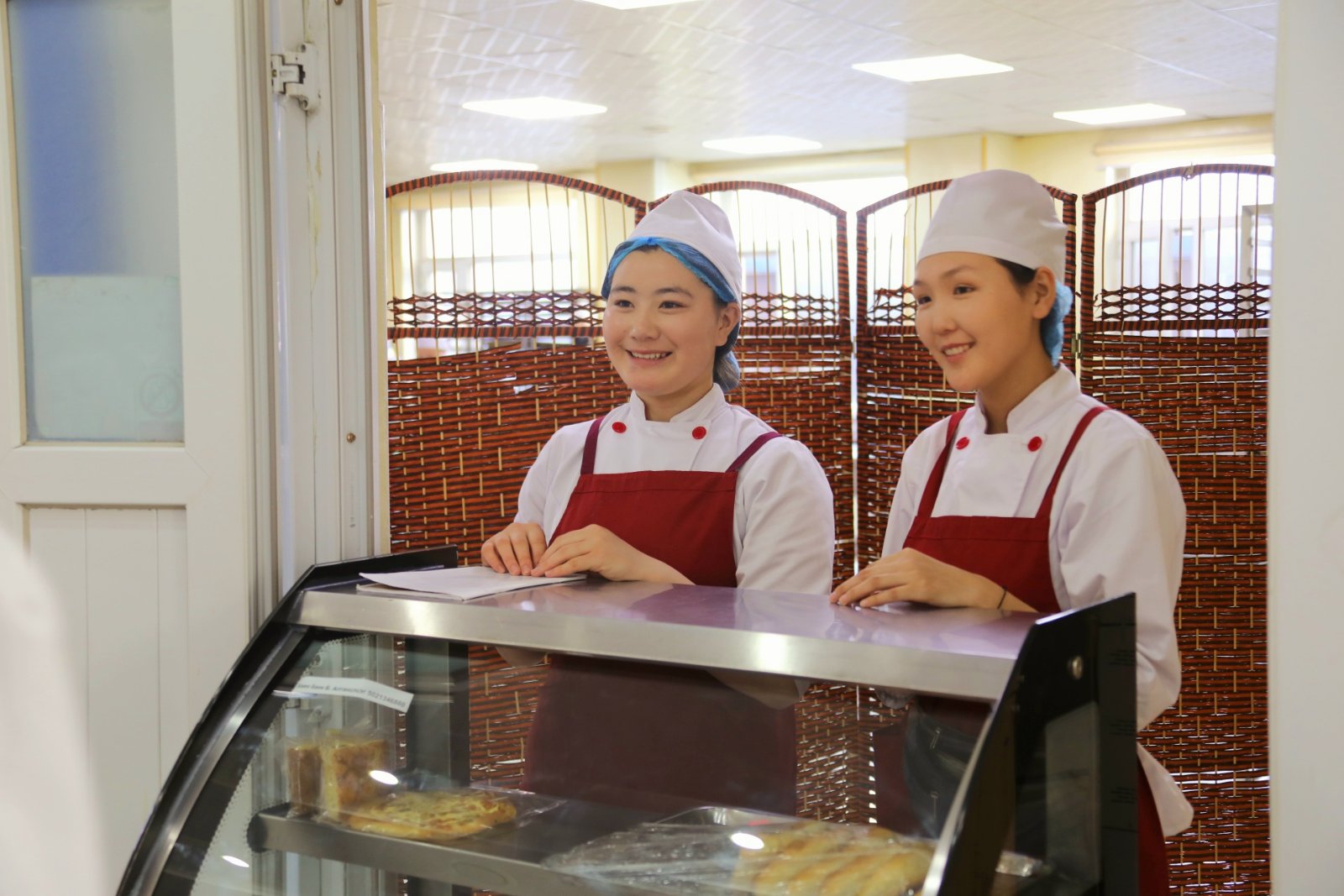 Ерөнхийлөгчийн Үйлдвэр, үйлчилгээний бодлогын зөвлөх Ч.Даваабаяр Хүнс ...