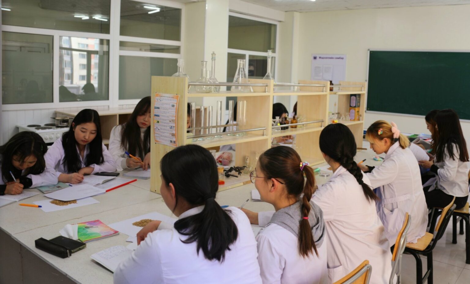 Ерөнхийлөгчийн Үйлдвэр, үйлчилгээний бодлогын зөвлөх Ч.Даваабаяр Хүнс ...