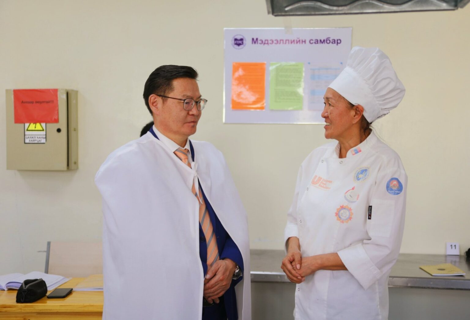 Ерөнхийлөгчийн Үйлдвэр, үйлчилгээний бодлогын зөвлөх Ч.Даваабаяр Хүнс ...