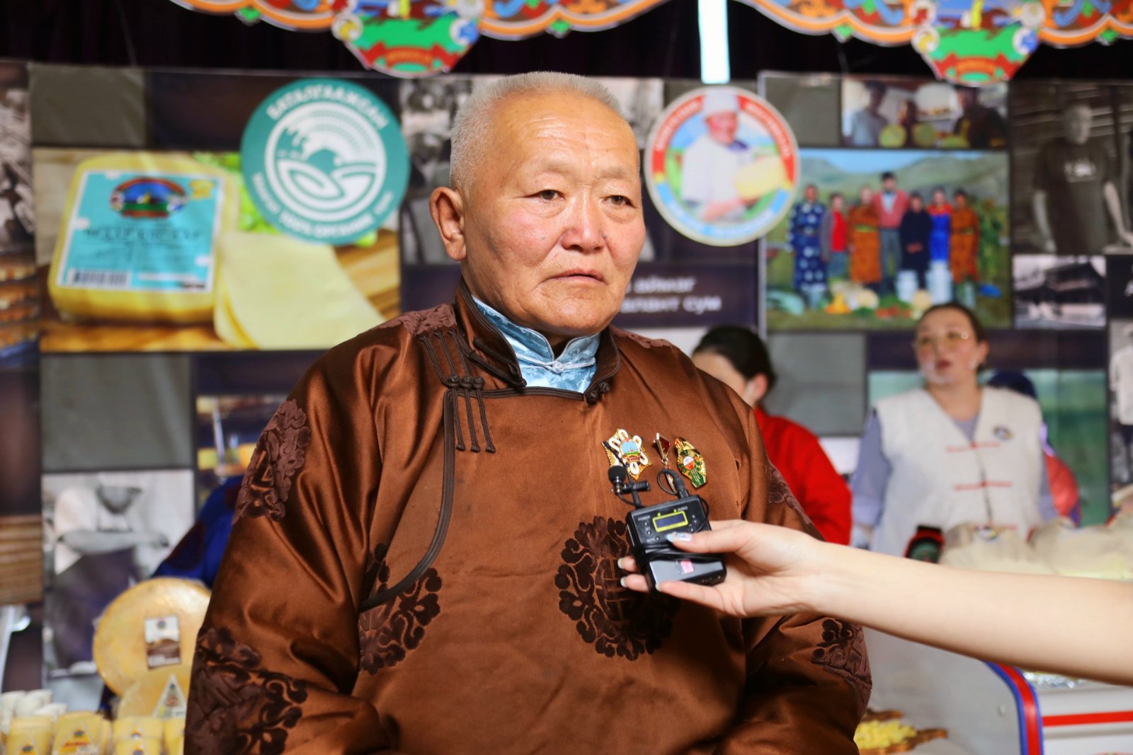 Монгол Улсын Ерөнхийлөгч Ухнаагийн Хүрэлсүх бяслаг үйлдвэрлэгчидтэй