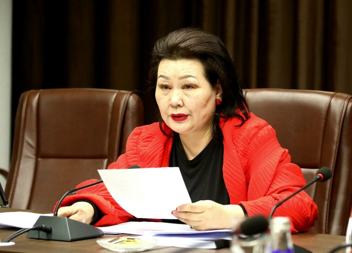 Хэвлэл мэдээллийн салбараас шинэ доктор төрлөө