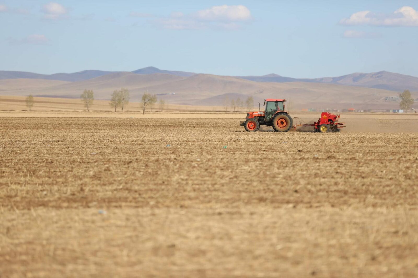 Хүнс хөдөө аж ахуйн үйлдвэрлэлийг дэмжих зээлээс 1597 иргэн аж ахуй