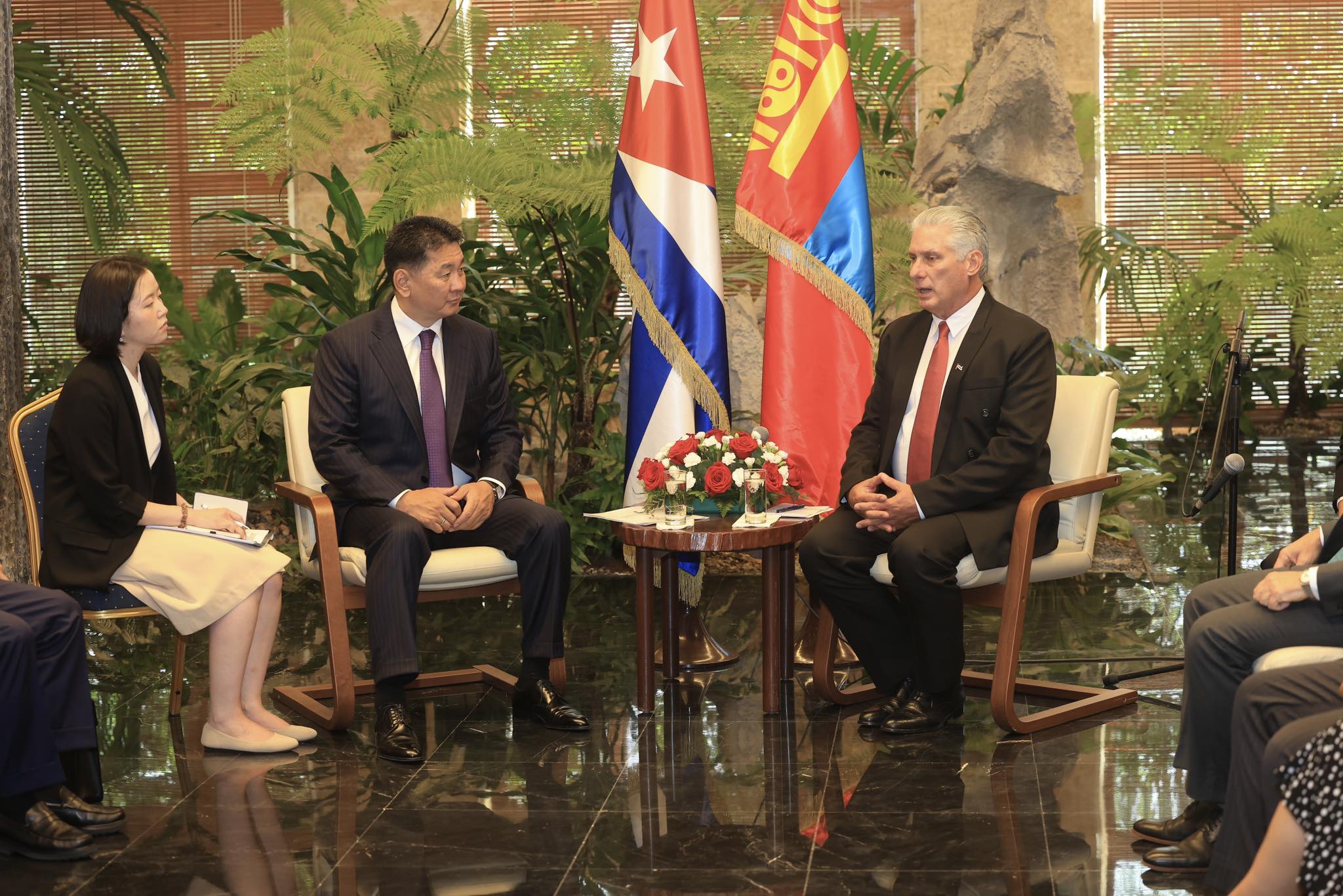 Монгол Улсын Ерөнхийлөгч У Хүрэлсүх Бүгд Найрамдах Куба Улсын Ерөнхийлөгчтэй уулзав Хүнсний