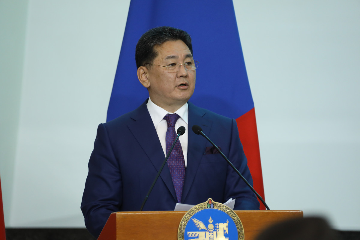 Монгол Улсын Ерөнхийлөгч У Хүрэлсүх Хөнгөн аж үйлдвэрийн салбарыг